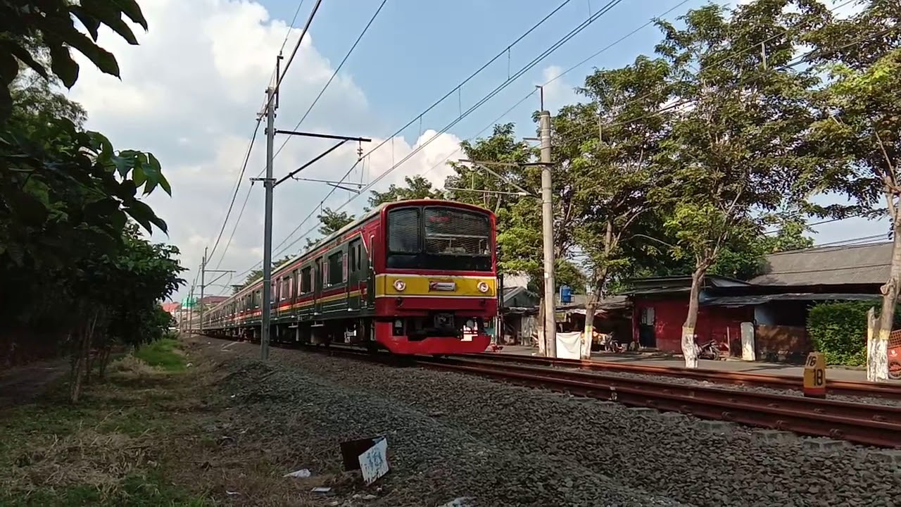 MELINTAS EX TRAGEDI BINTARO !! KRL COMMUTER LINE RANGKAS BITUNG - YouTube