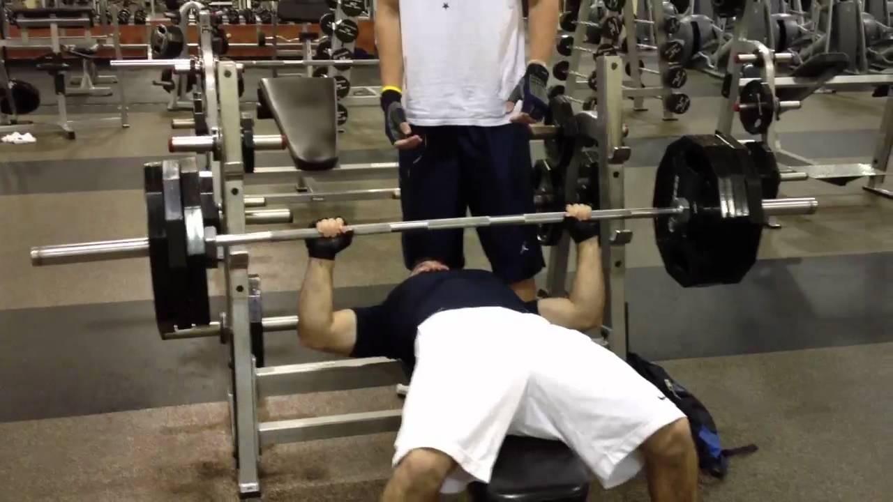 Benching 315 at 165lbs - YouTube