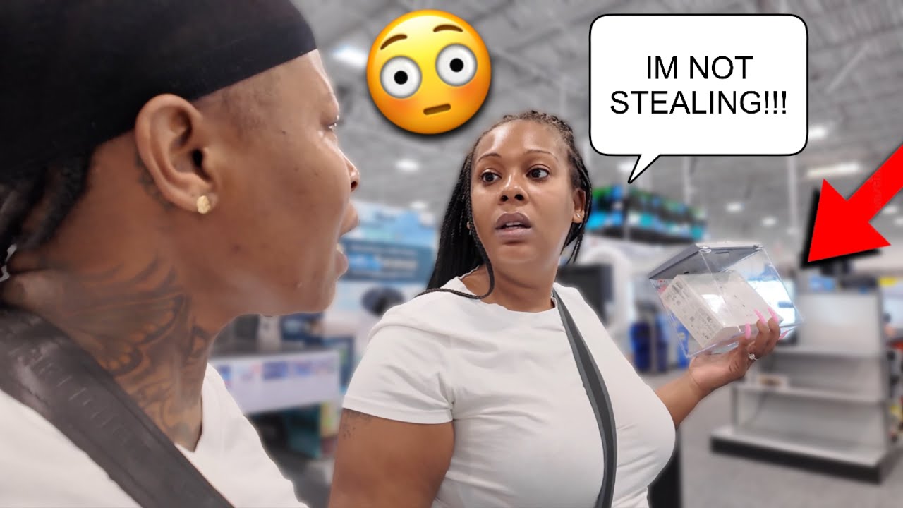 SCREAMING SHE’S STEALING IN THE MIDDLE OF THE STORE PRANK - YouTube