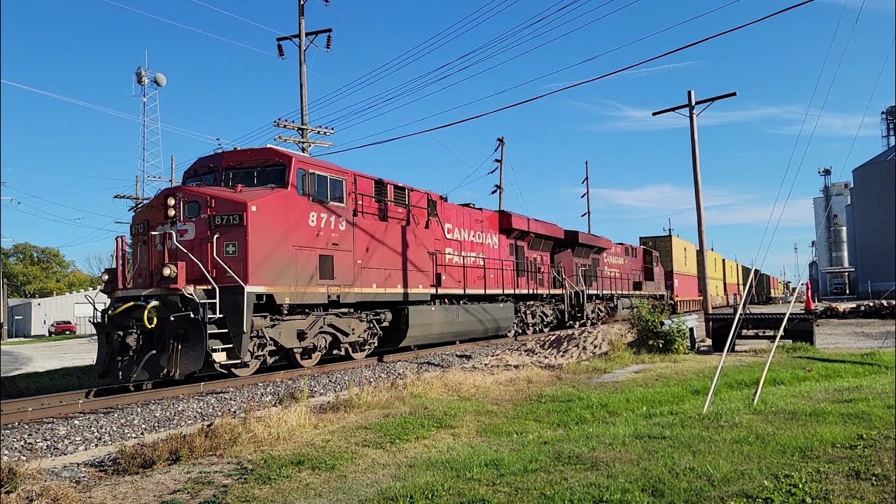 CP Gevos 8713 & 8717 leading CPKC M259 Northbound 10/22/23 - YouTube