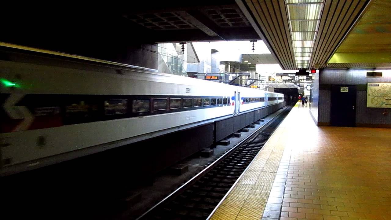 SEPTA Comet I Set with ALP-44 #2308 Pushing at Market East Station ...