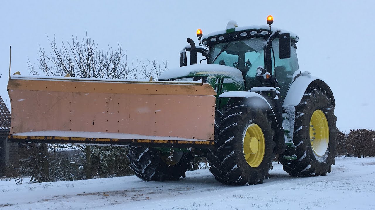 Snow Ploughing With John Deere 6175r - YouTube