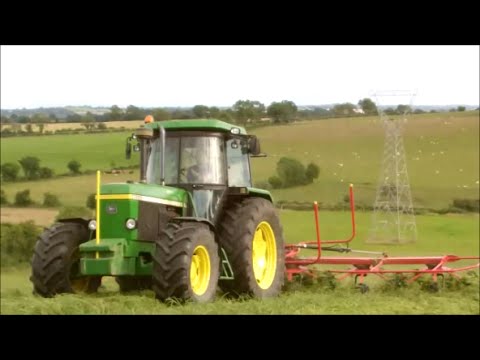 Tedding Silage John Deere 3650 l Silage 2015 l Kverneland - YouTube