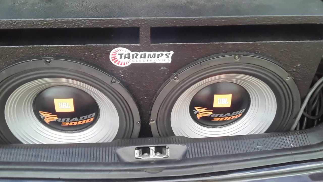 Tornado 3000 tocando forró - YouTube