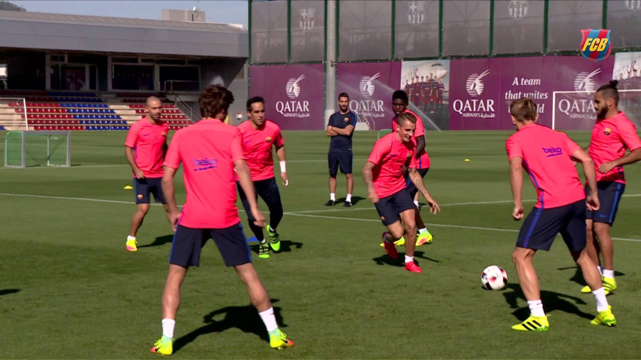 FC Barcelona training session: Rondo al primer toc - YouTube