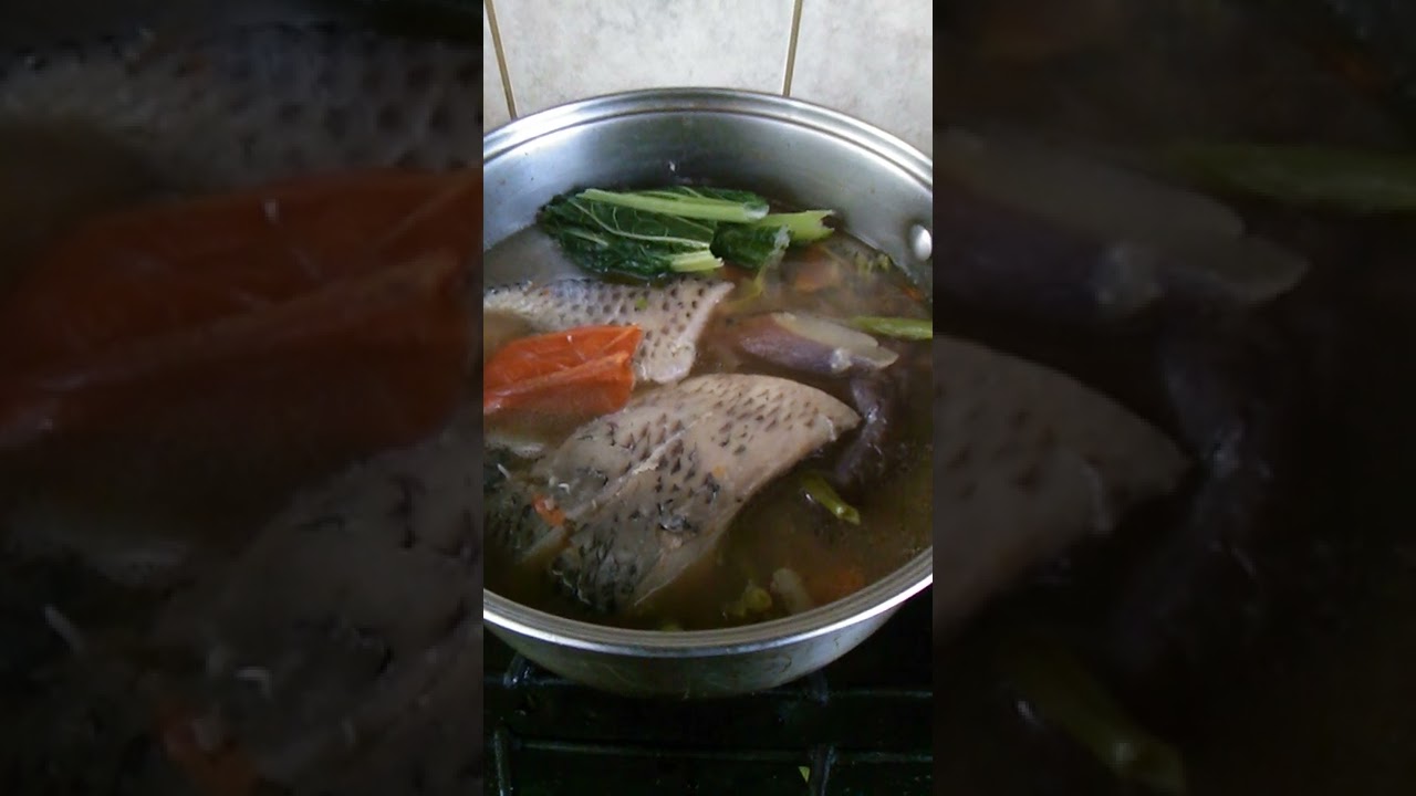 Sinigang na tilapia sa miso na may dahon ng mustasa at iba pang sahog ...