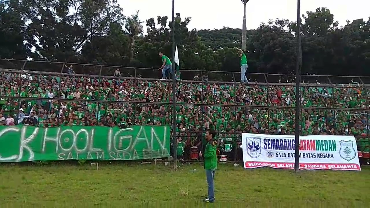 Persahabatan SMeCK Hooligan dan SneX Mania - YouTube