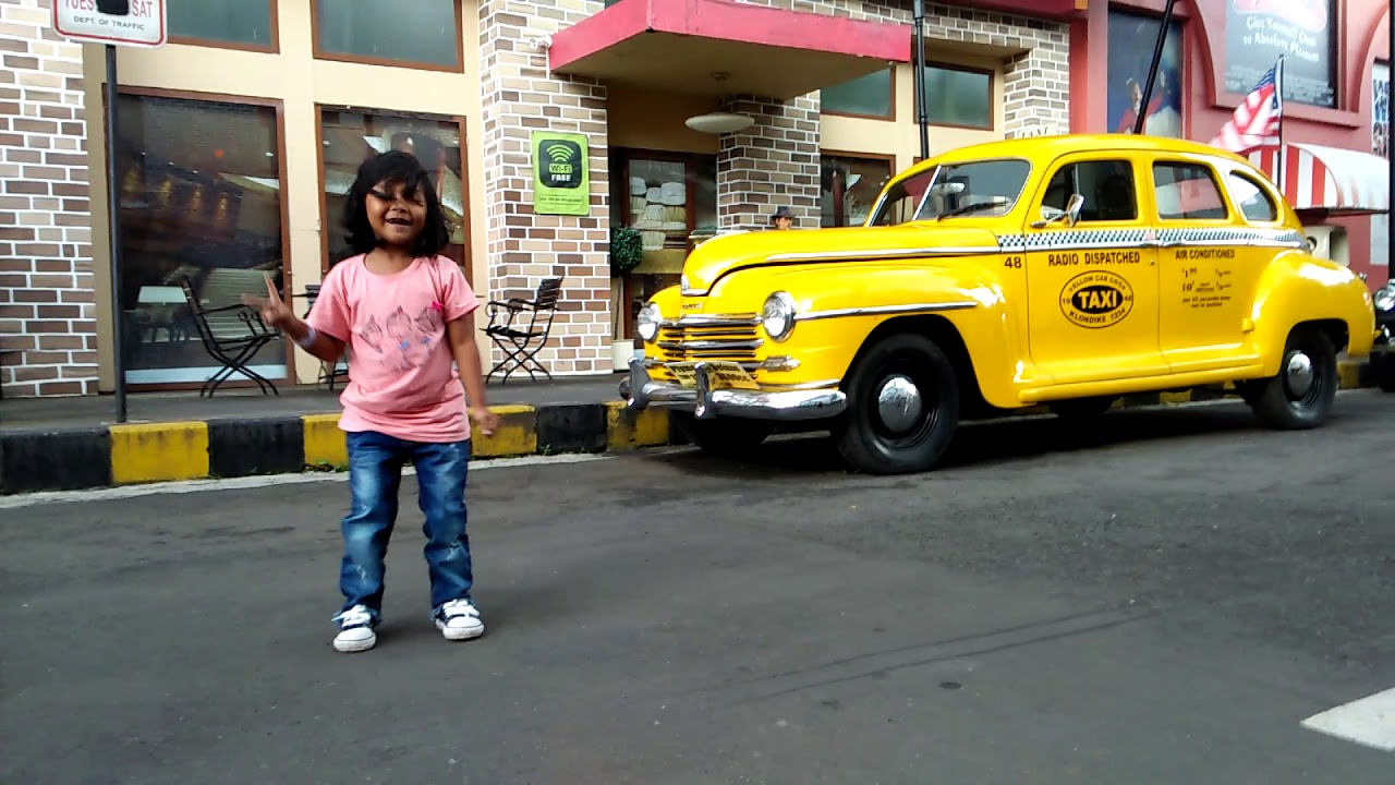 Fiolla wisata di museum Angkot - YouTube