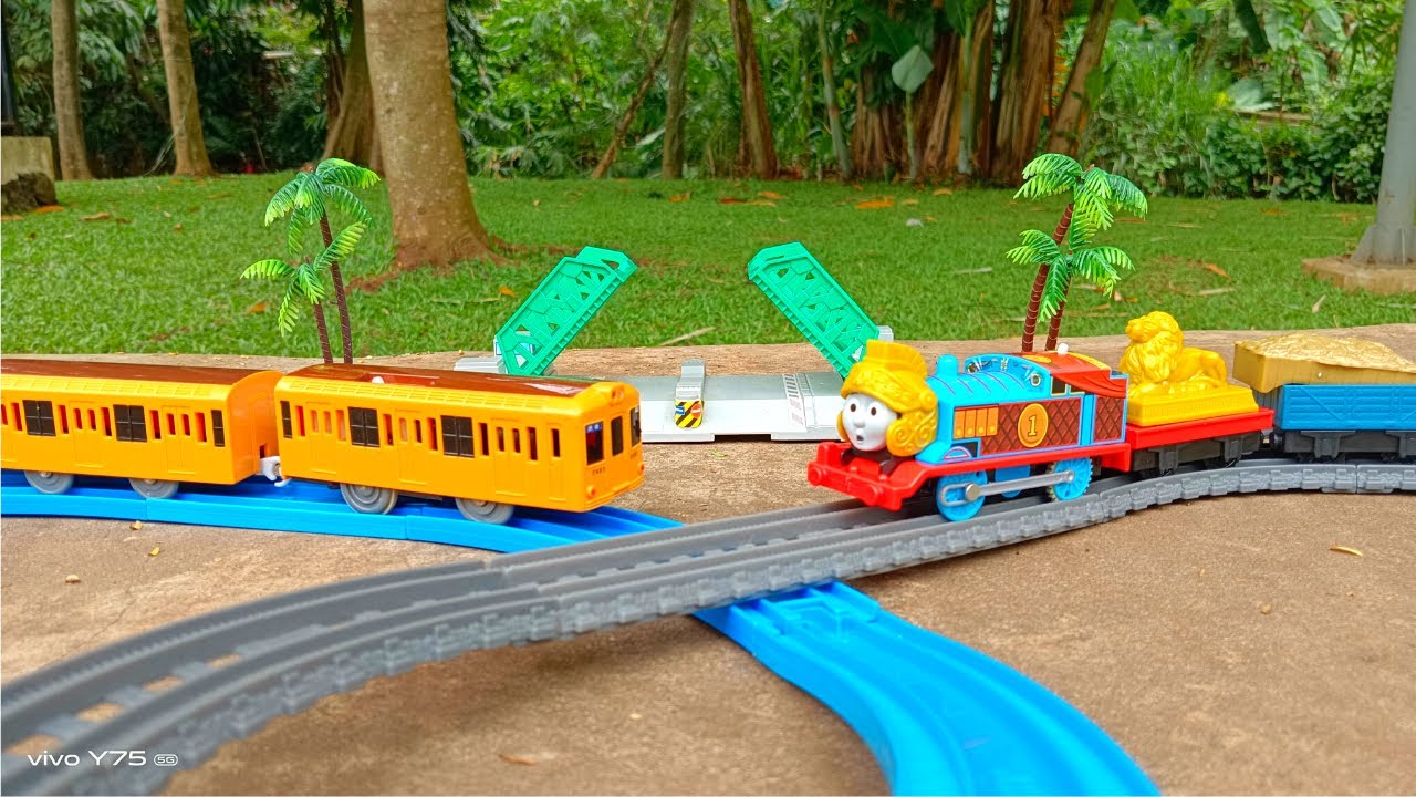 Unboxing dan merakit thomas and friends armored thomas dan kereta ...