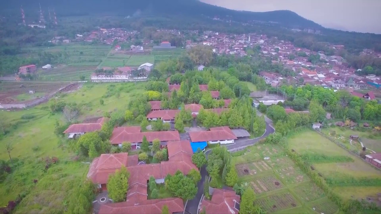 Roemah YWI Cottage Batu - Verbeelding Creative - YouTube