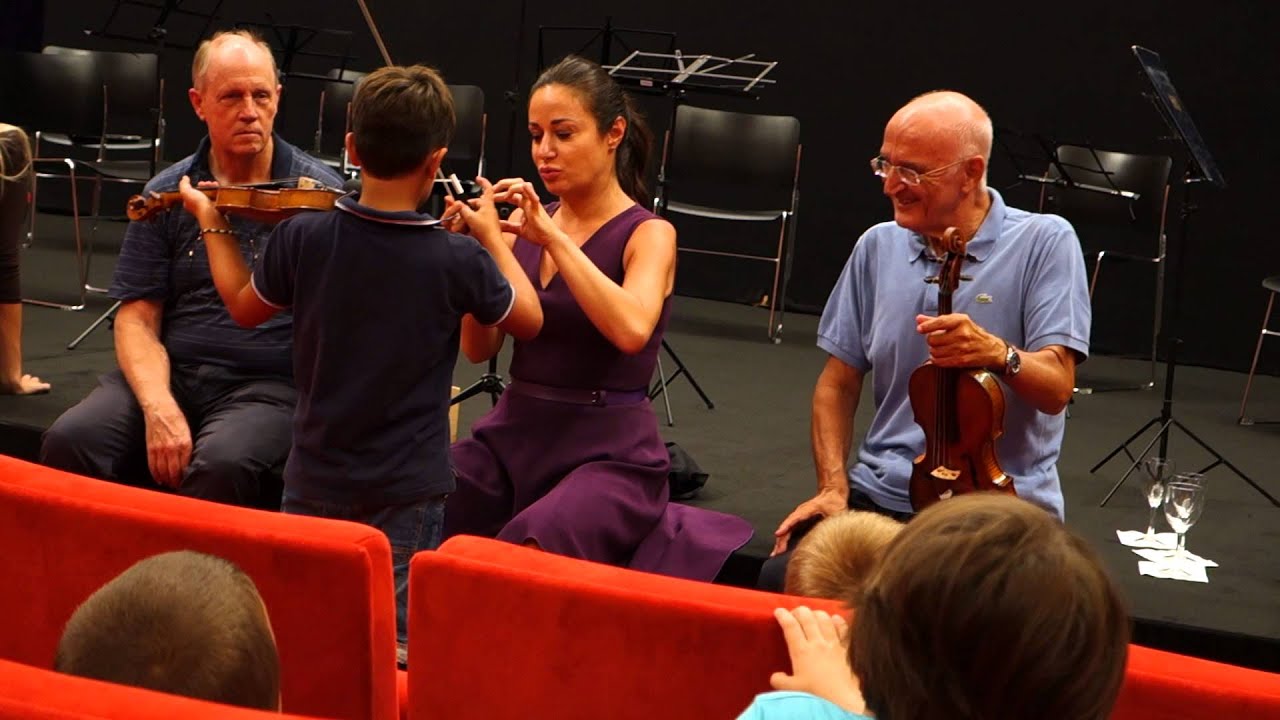 L'intermezzo di Laura alla Pirelli - YouTube