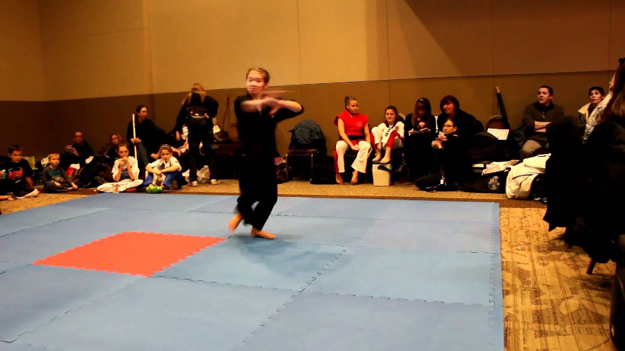 Elizabeth Rouillard - Kata Open au Championnat Quebecois WKC 2012 - YouTube
