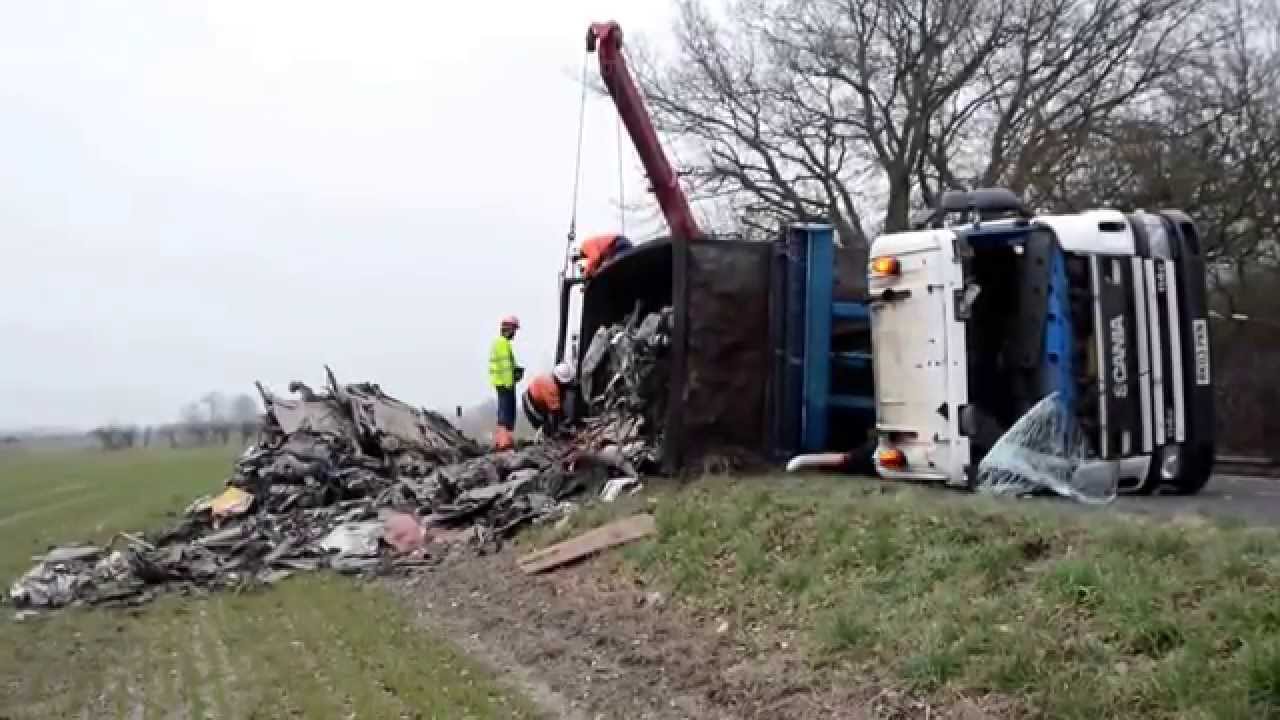 The overturned scrap metal lorry on the B1135 at Wymondham - YouTube