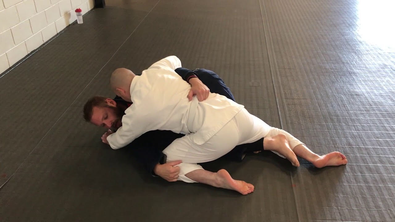 BJJ Basics - How to escape half guard - YouTube