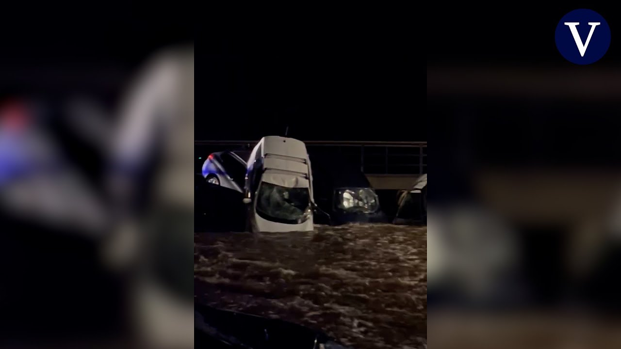 Una lluvia torrencial inunda Cadaqués y arrastra hasta 32 coches por la ...