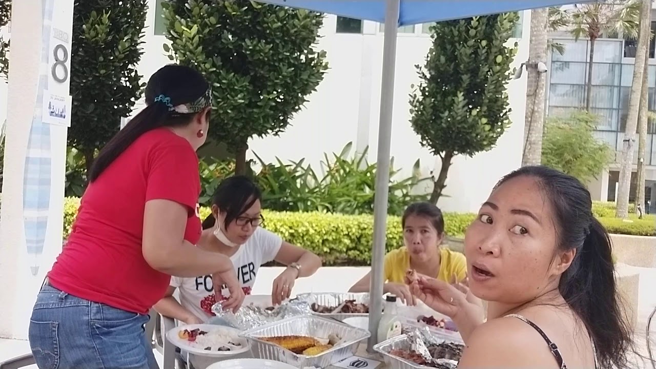 friends eat together fat together 4ever😂😂😂 lets eat - YouTube