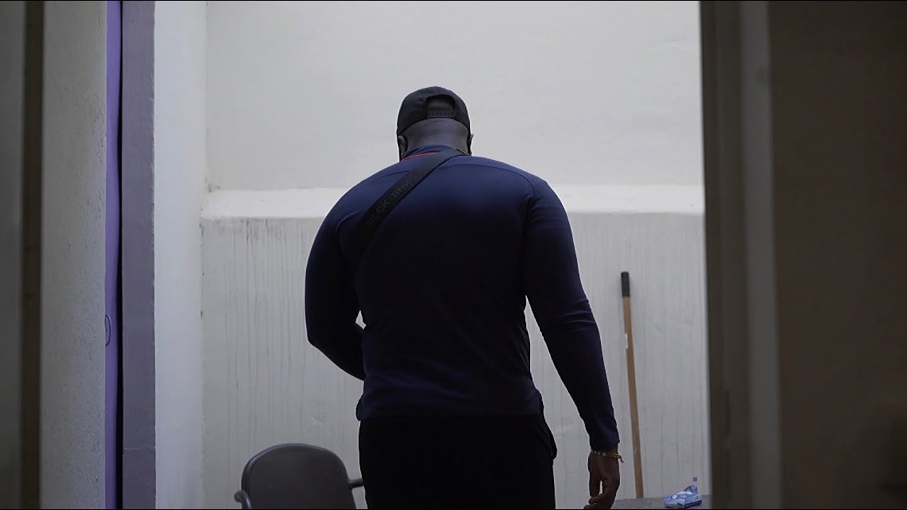 GB01 - LA FELICIDAD (Video Oficial) - YouTube