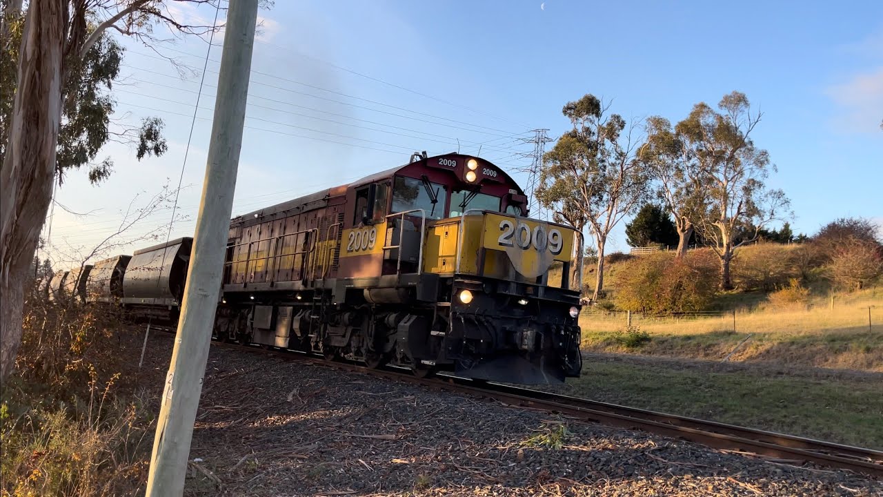 TasRail 2009 #55 train crossing Opossum Road - YouTube