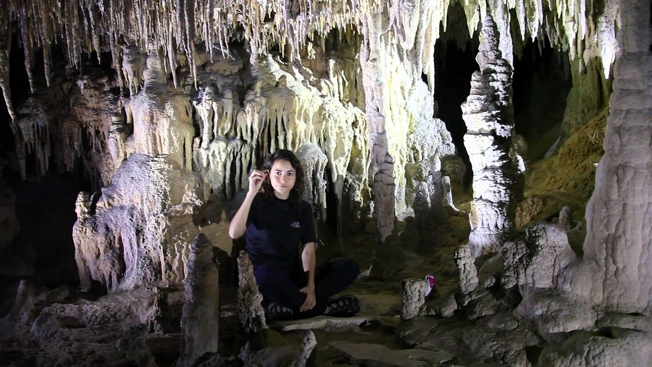 ESTALACTITAS y ESTALAGMITAS en Río Secreto, Reserva Natural - YouTube