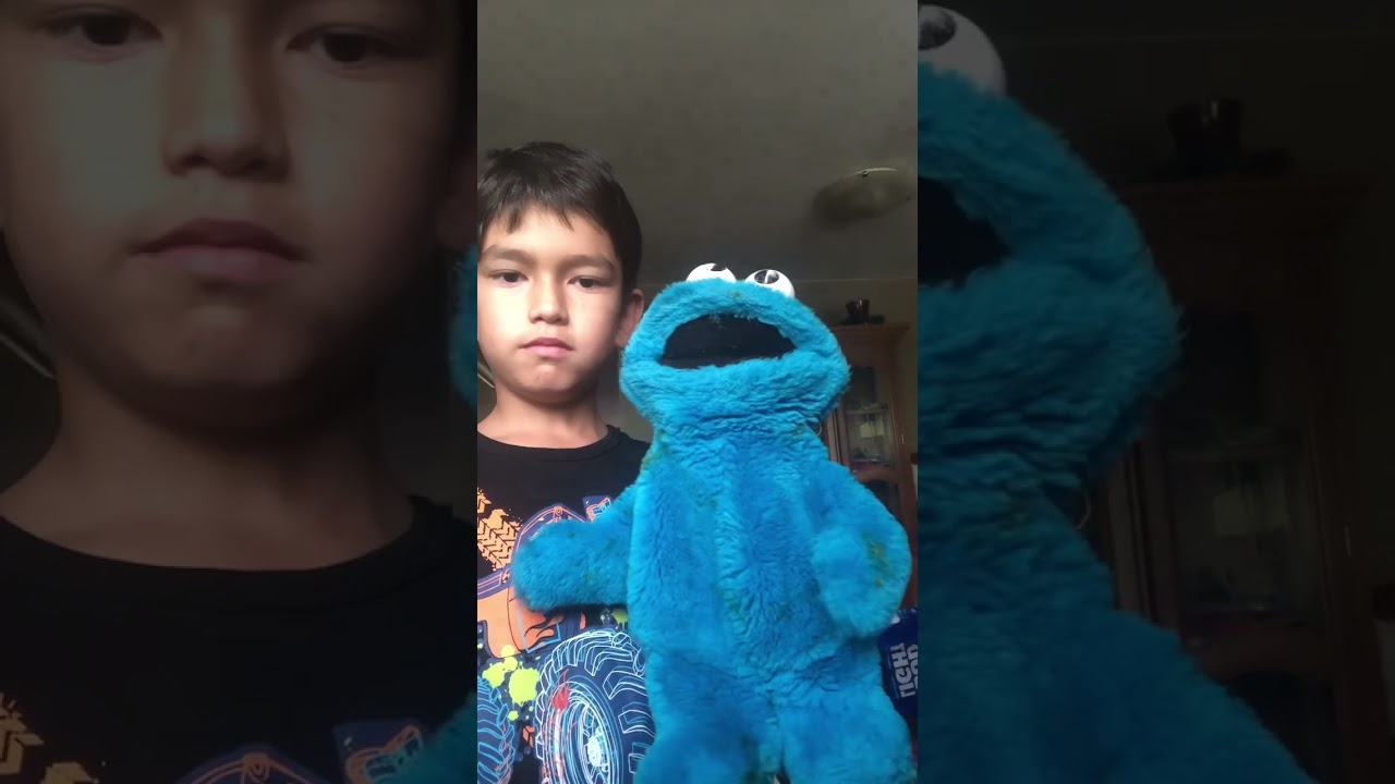 Me and Cookie Monster singing it’s corn - YouTube