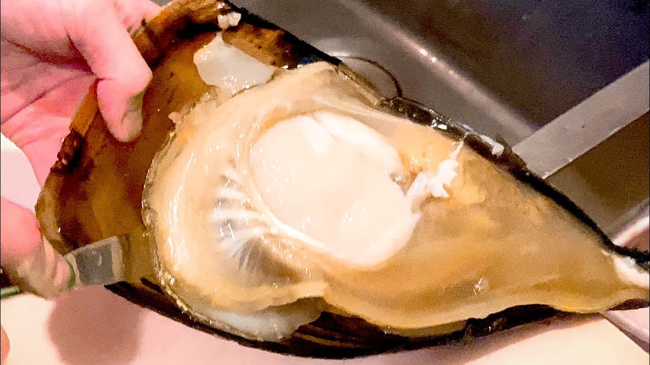 Japanese Street Food - Giant Mussels Sashimi Seafood Tokyo - YouTube