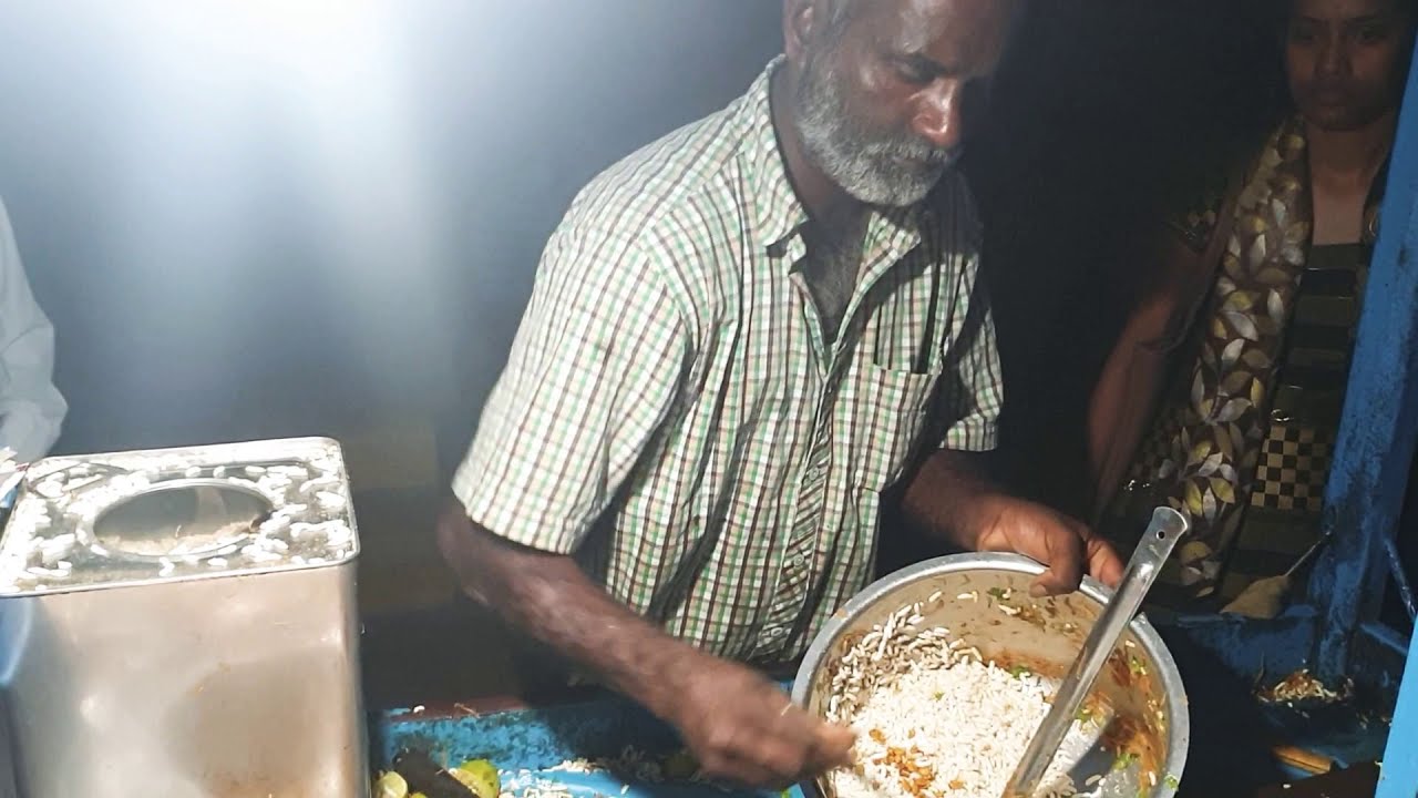 World famous Chur Muri @ Mysore Ballal Circle! - YouTube