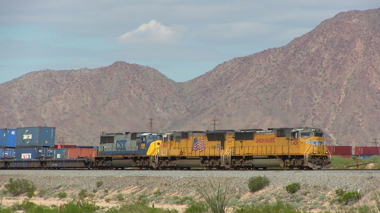 Union Pacific 4426 West Coming Through The S-Curve West Of Shawmut, AZ 2-13-17 - YouTube