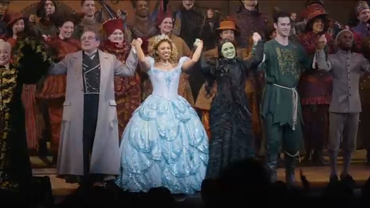 'Wicked' musical celebrates 20 years on Broadway - YouTube