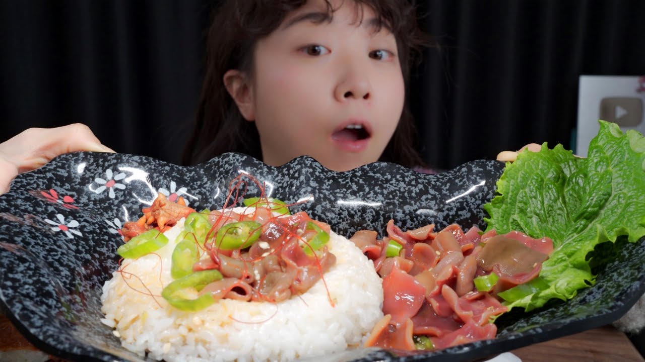 개불비빔밥에 반했어요 Spoon Worm Bibimbap Mukbang - YouTube