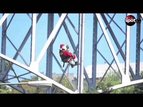 75 meters high: 78-year-old Santa Claus rappels from a bridge - YouTube
