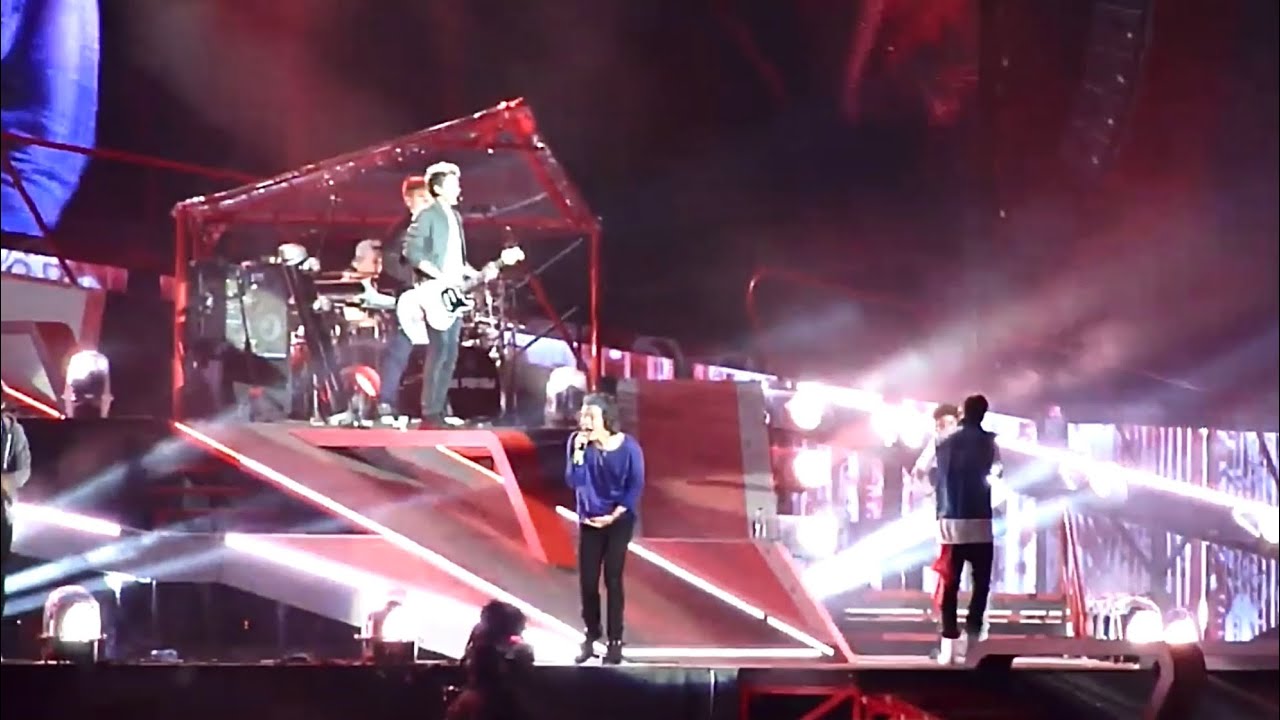 One Direction - Best Song Ever (live Sweden) - YouTube