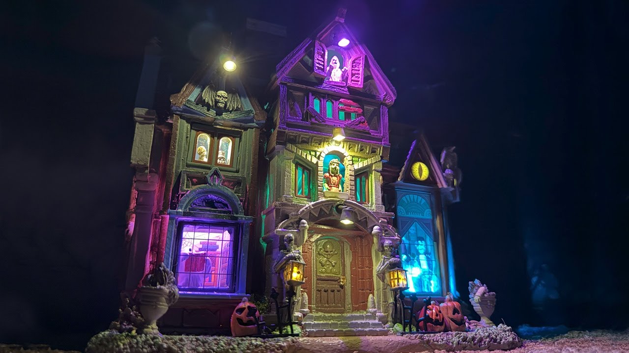 Madness Manor Review - New for 2024 Lemax Spooky Town - YouTube