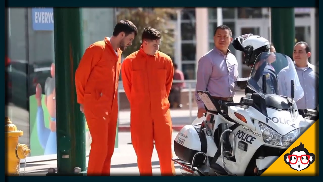🤣🤣 Watch The Best Escaped Prisoners Prank - YouTube