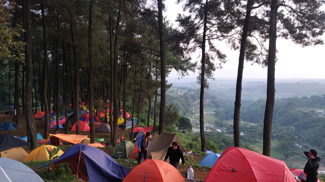 Tempat Camping Favorit Selalu Ramai || Camp Bukit Sikabayan & Puncak ...