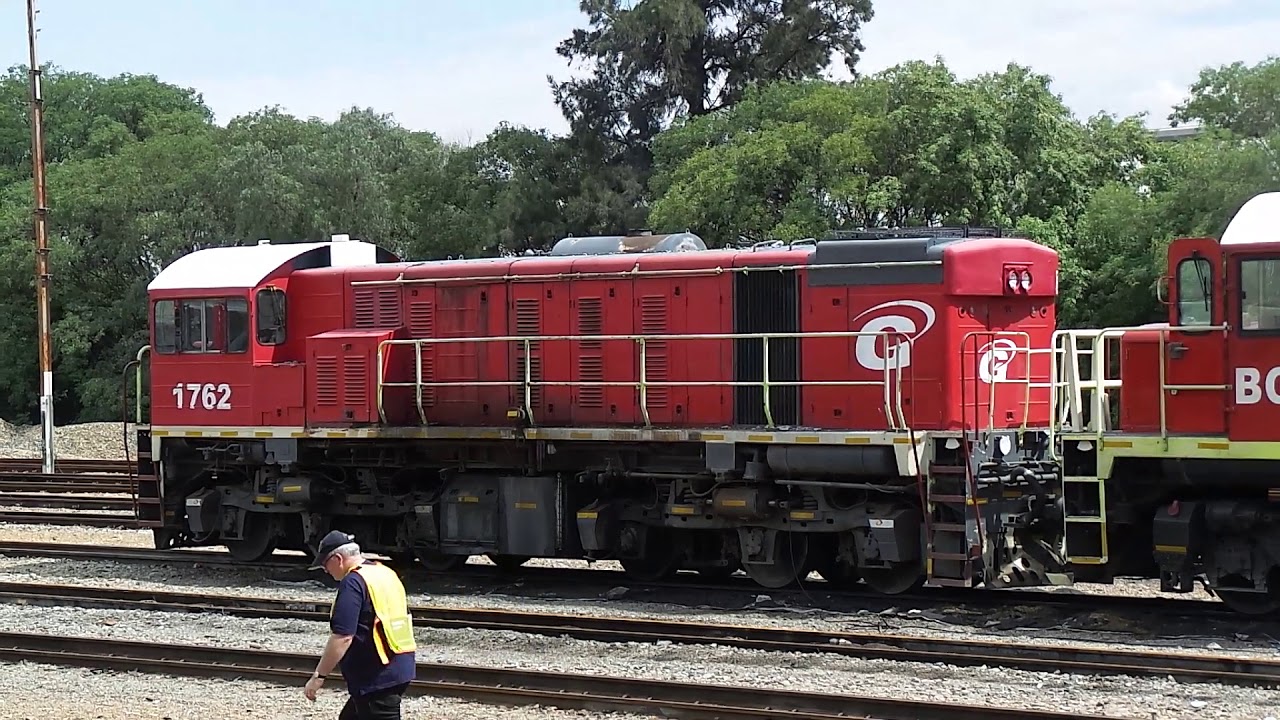 Welkom Station - Grindrod locomotive idling - YouTube
