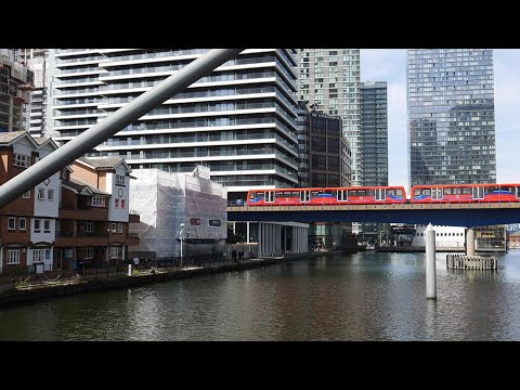Demolition Canary Wharf, Quay House - YouTube