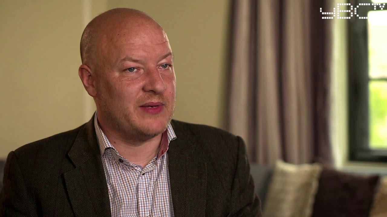 Simon Wardley: How Mapping helps you make strategic plays - YouTube