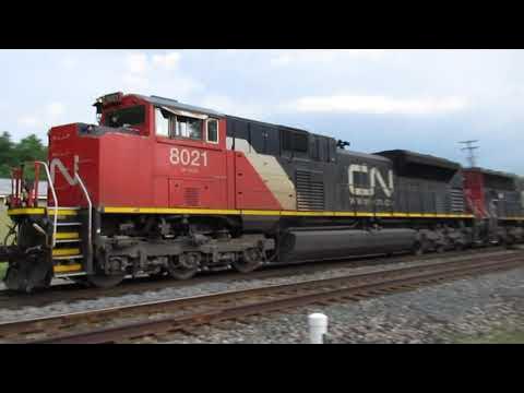 CN 8021, 5710 rolling an Eastbound train with GTW, ICG 86' box cars through Vicksburg, Mi - YouTube