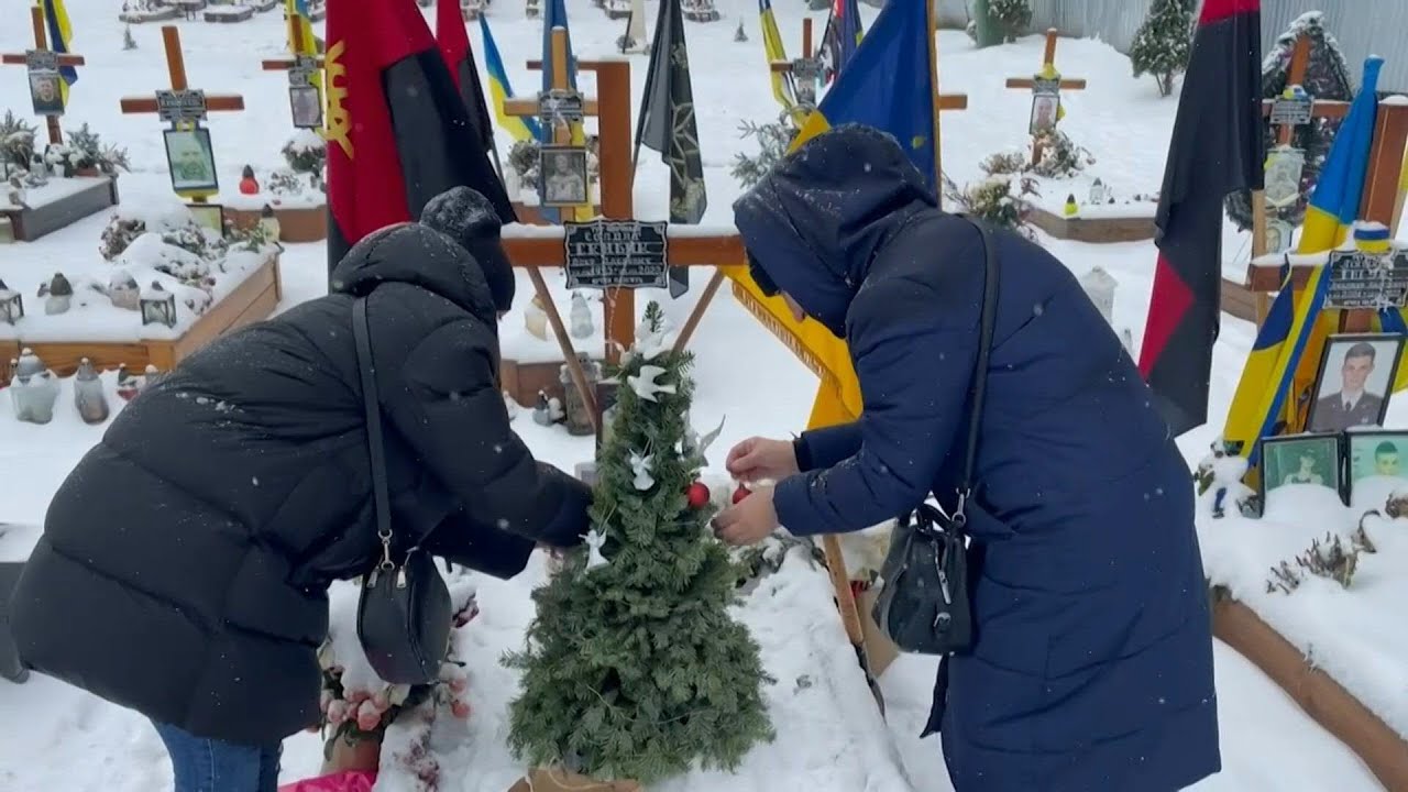 Family of fallen Ukrainian soldier decorate Christmas tree on his grave ...