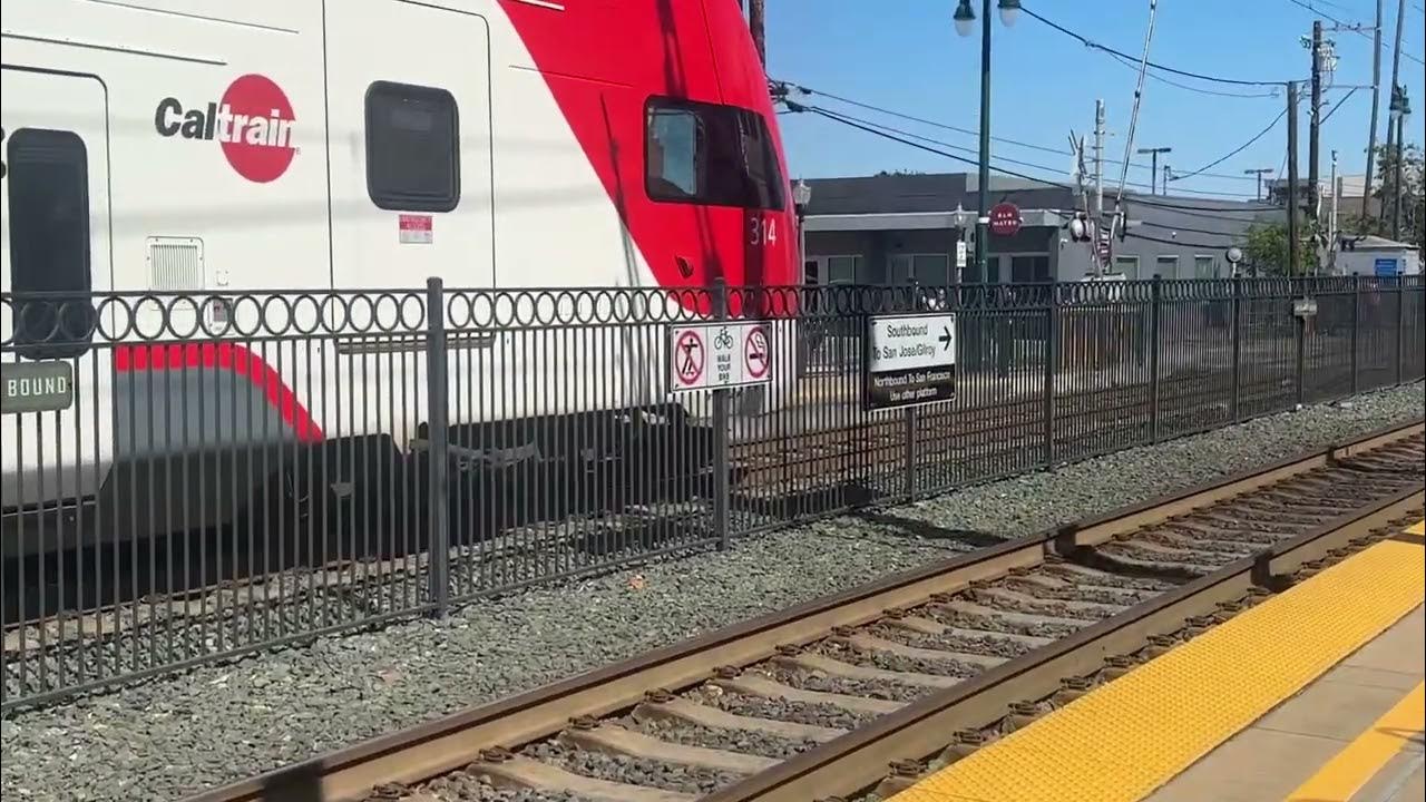 @caltrain_acefoamer907 @MychaelHall24 , Northbound @caltrain #633 at San Mateo Station. - YouTube