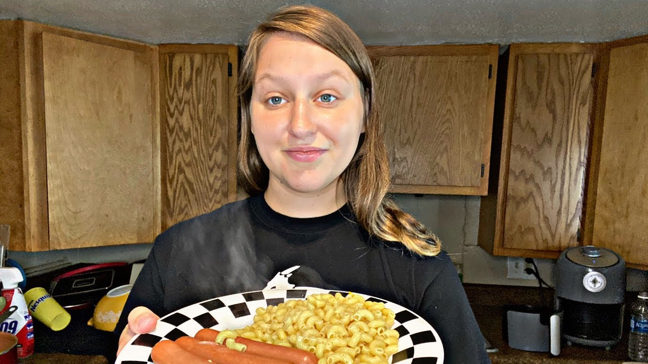 COOKING WITH LACY MAKING HOT DOGS & BUTTERED NOODLES!!! - YouTube