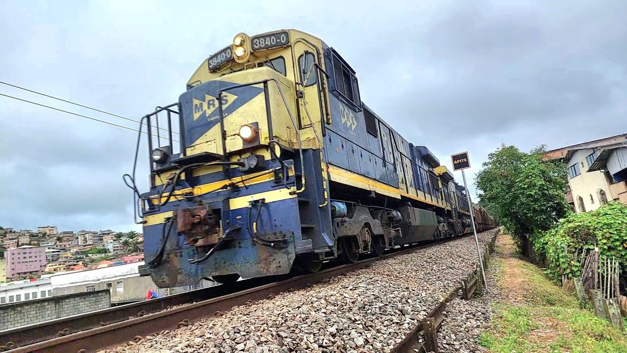 Trem grande com Duas Máquinas puxando 140 Vagões - YouTube