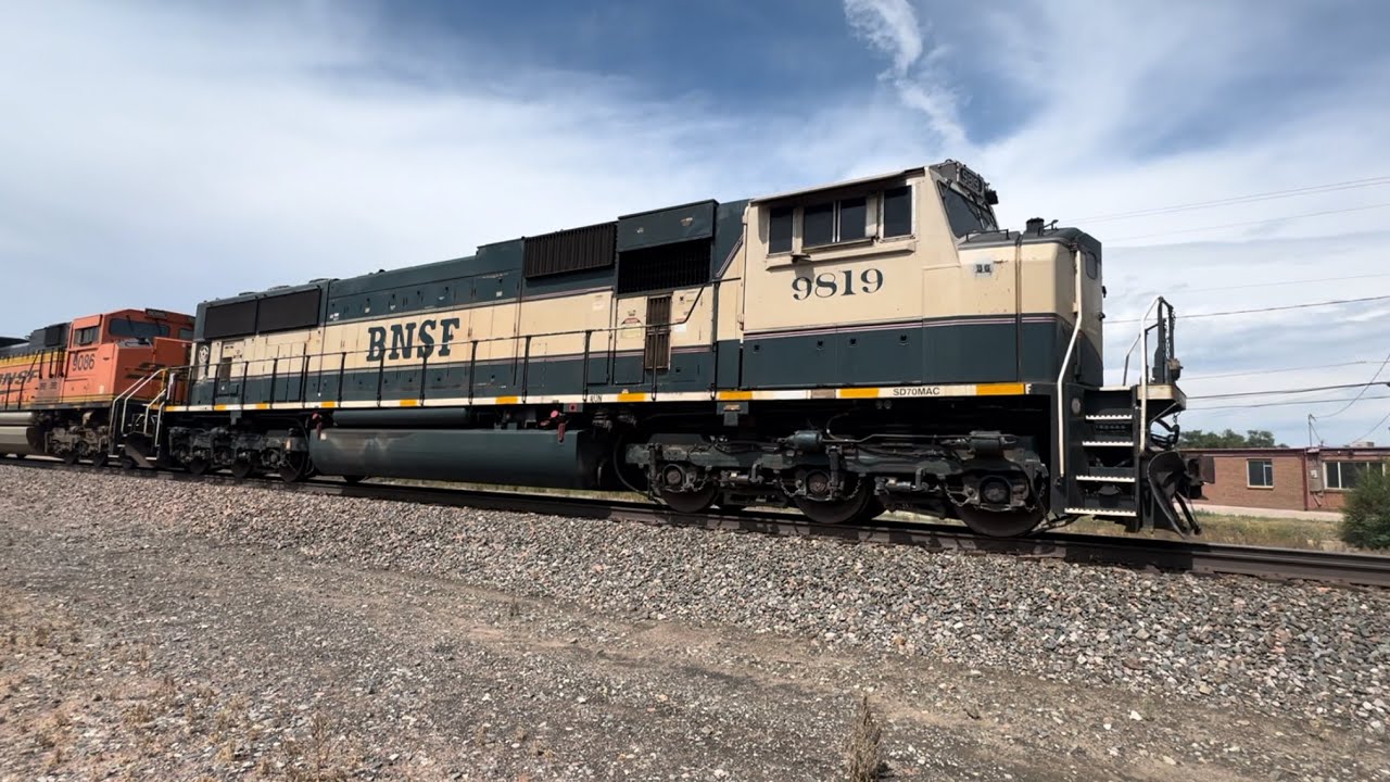 BNSF #9038 Lead’s The Next NB E-SLPBKM0-49A With Executive MAC DP Unit 7/21/24. - YouTube