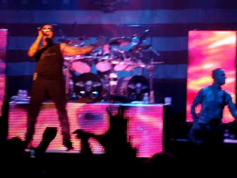 AVENGED SEVENFOLD- Scream Solo LIVE - YouTube