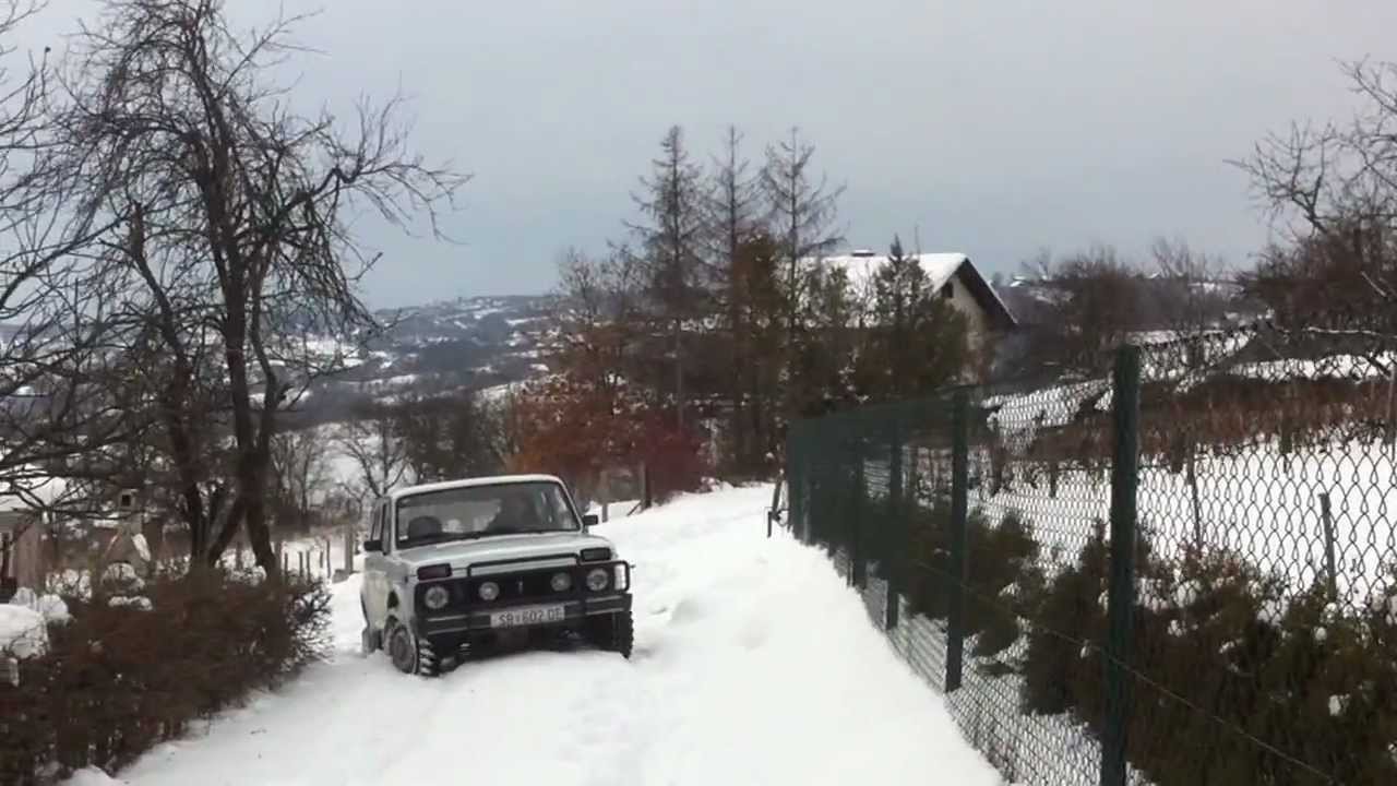 Lada Niva snow off road - YouTube