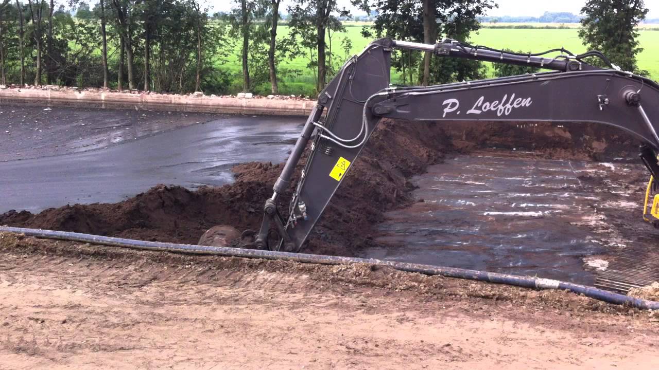 Volvo EC250D Peter loeffen schaijk mestput leeg maken - YouTube