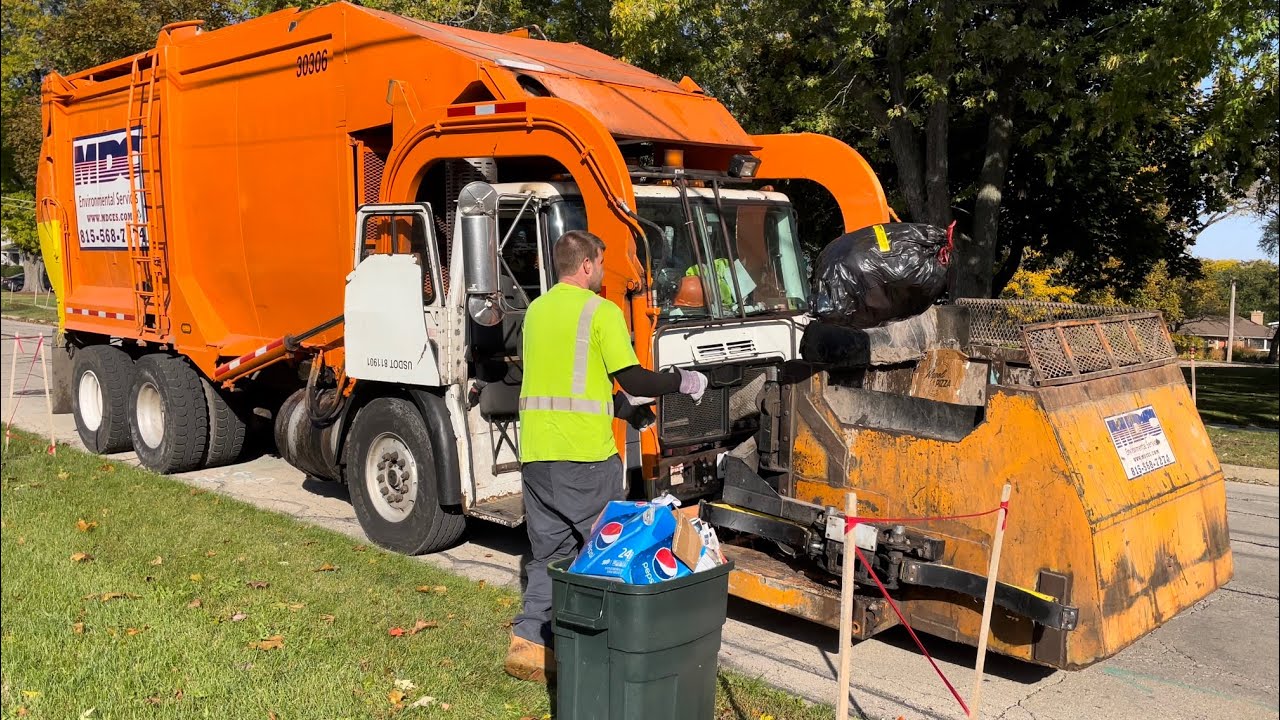 Bonus Video! MDC Autocar WXLL Kann Curotto Can Garbage Truck Finishing ...