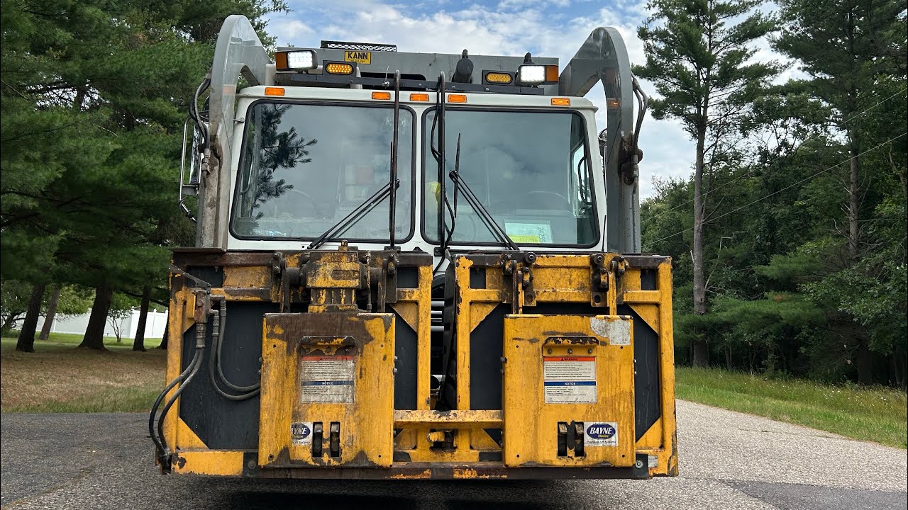 Waste Management Mack LEU Kann Co-Collector One Pass on rural manual ...