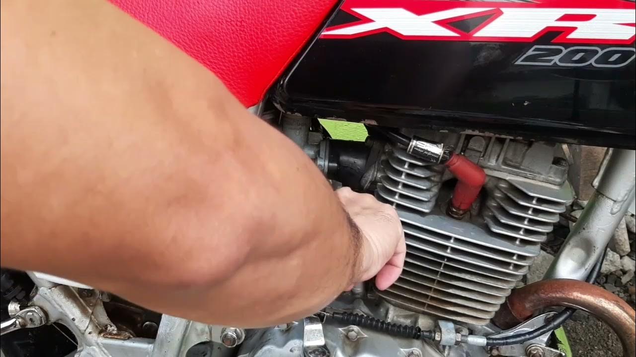 How to replace starter motor Honda XR200 XLR200. - YouTube