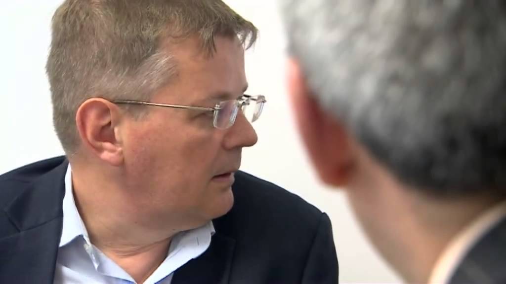 Elsie Day 'thrilled' to have the world's smallest pacemaker. - YouTube